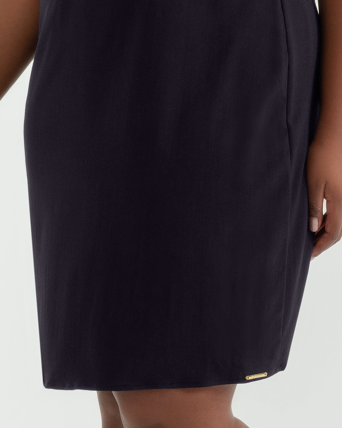Vestido plus size com design básico Cativa Preto